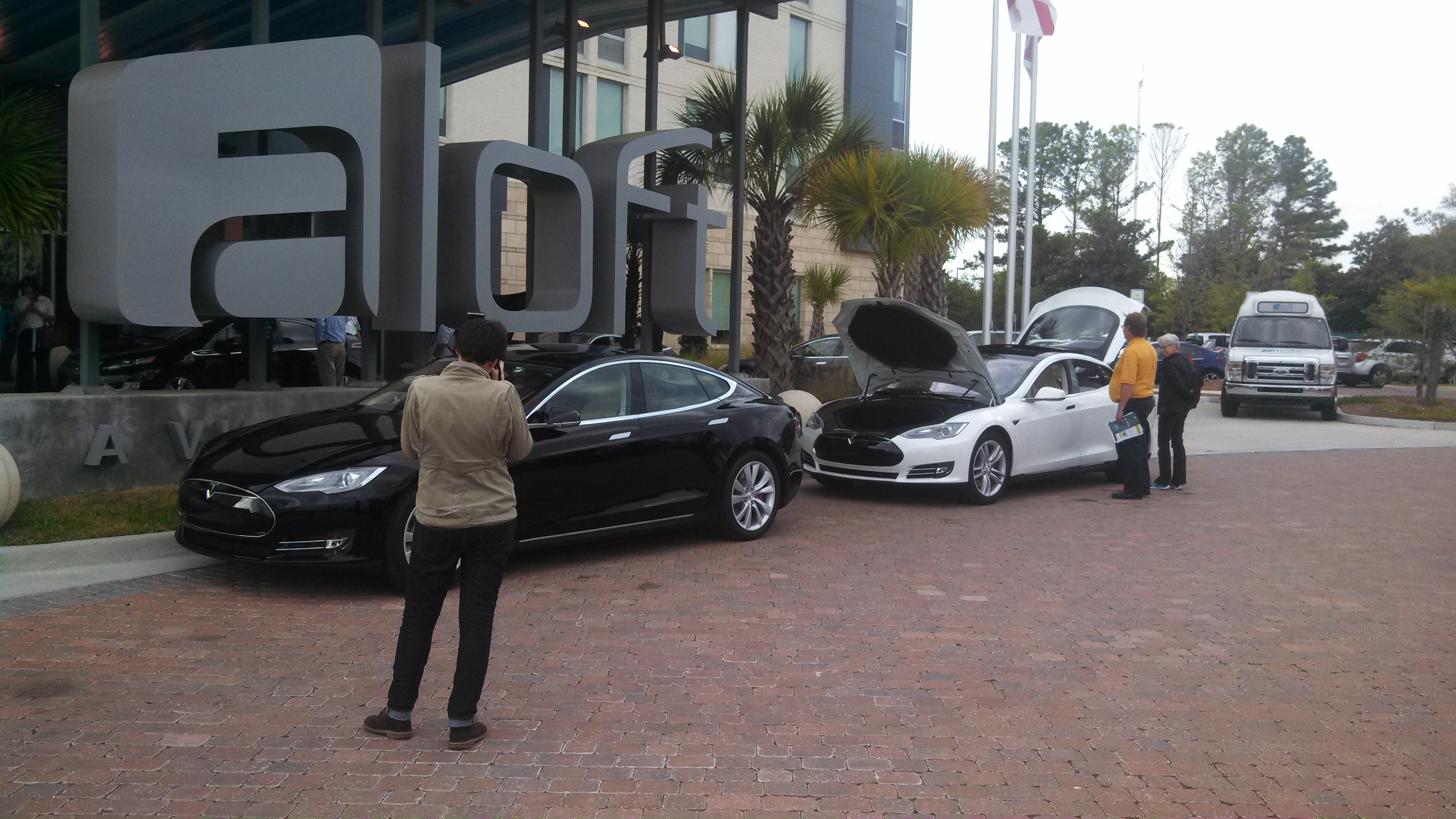Electric car rally held for input on charging stations | firstcoastnews.com