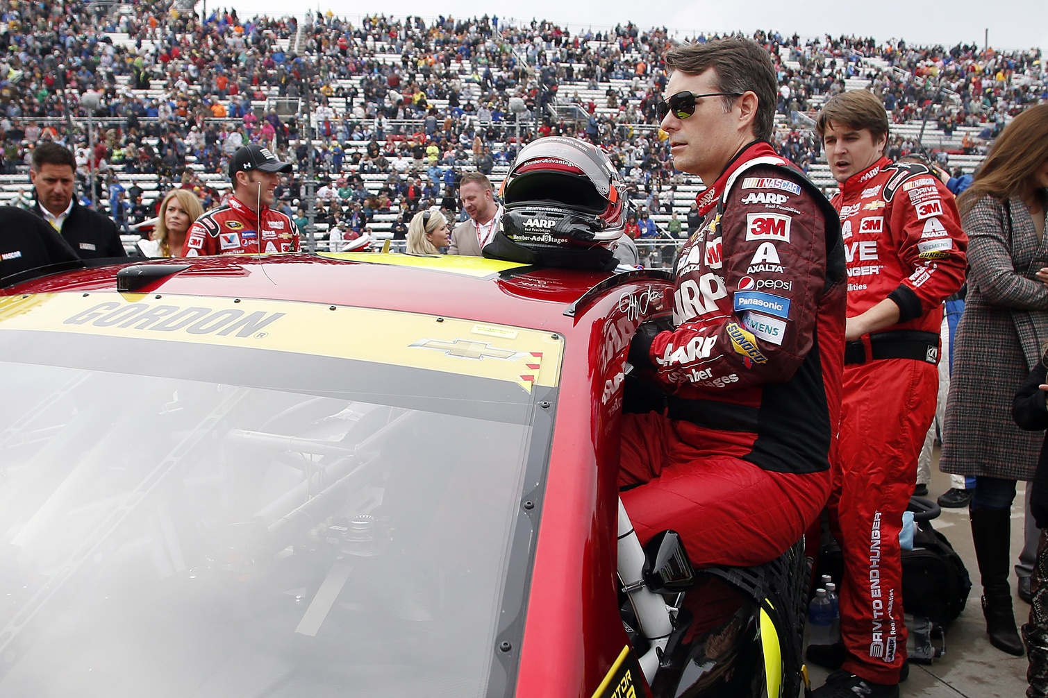 Gordon wins Martinsville to earn spot in championship finale ...